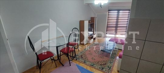 Izdaje se jednoiposoban stan u centru Niša, 49m2!