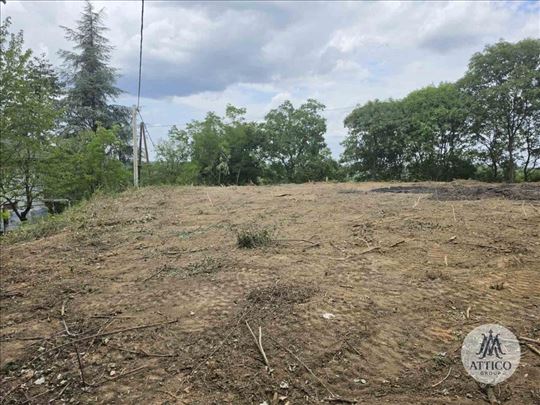 Na prodaju plac 11 ari – iskoristivo oko 7 ari, sv