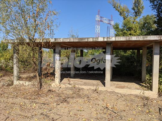 Sojenica na Novom Beogradu, Savski Nasip, 30