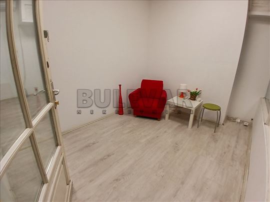 Izdaje se odličan lokal u Zoni III, 26m2, vidljiva