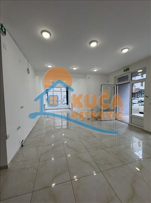 Izdaje se lokal na ulazu u naselje Čalije, 60m2
