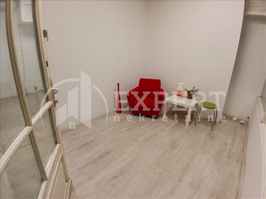 Izdaje se odličan lokal u Zoni III, 26m2, vidljiva