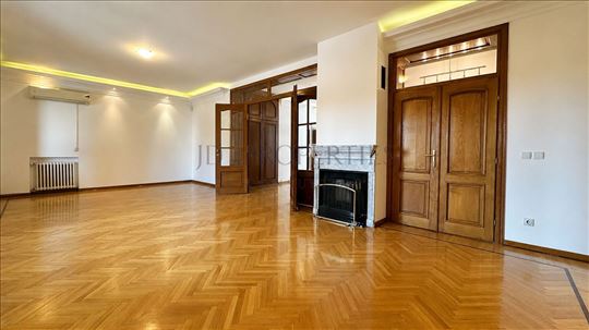 Izdavanje poslovnog prostora 550 m² Senjak