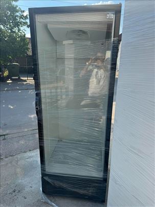 Rashladne vitrine 800l frizideri