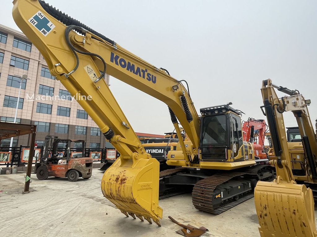 Komatsu PC200-8 bager guseničar
