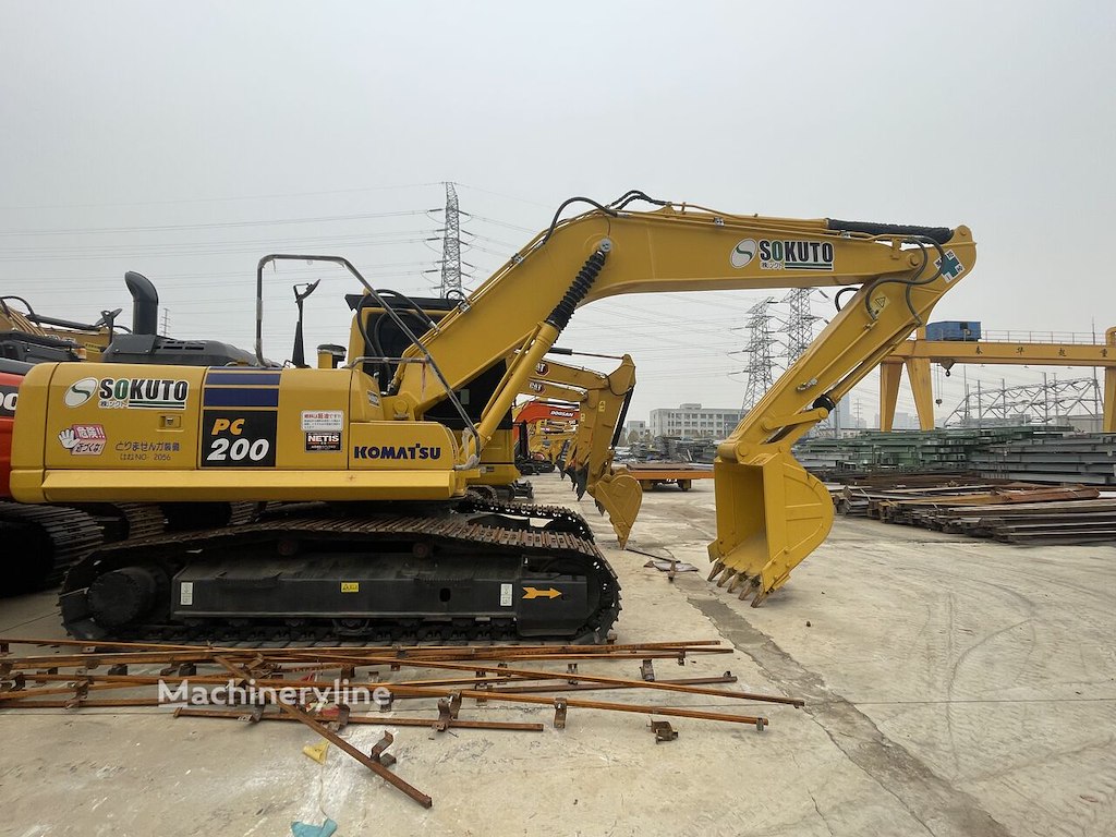 Komatsu PC200-8 bager guseničar