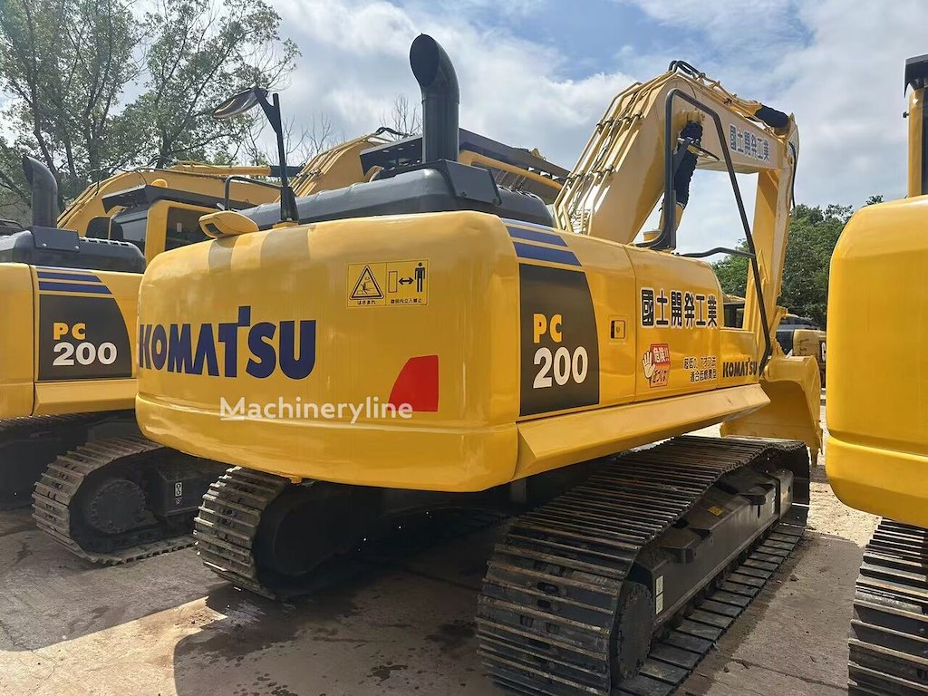 Komatsu PC200-8 bager guseničar
