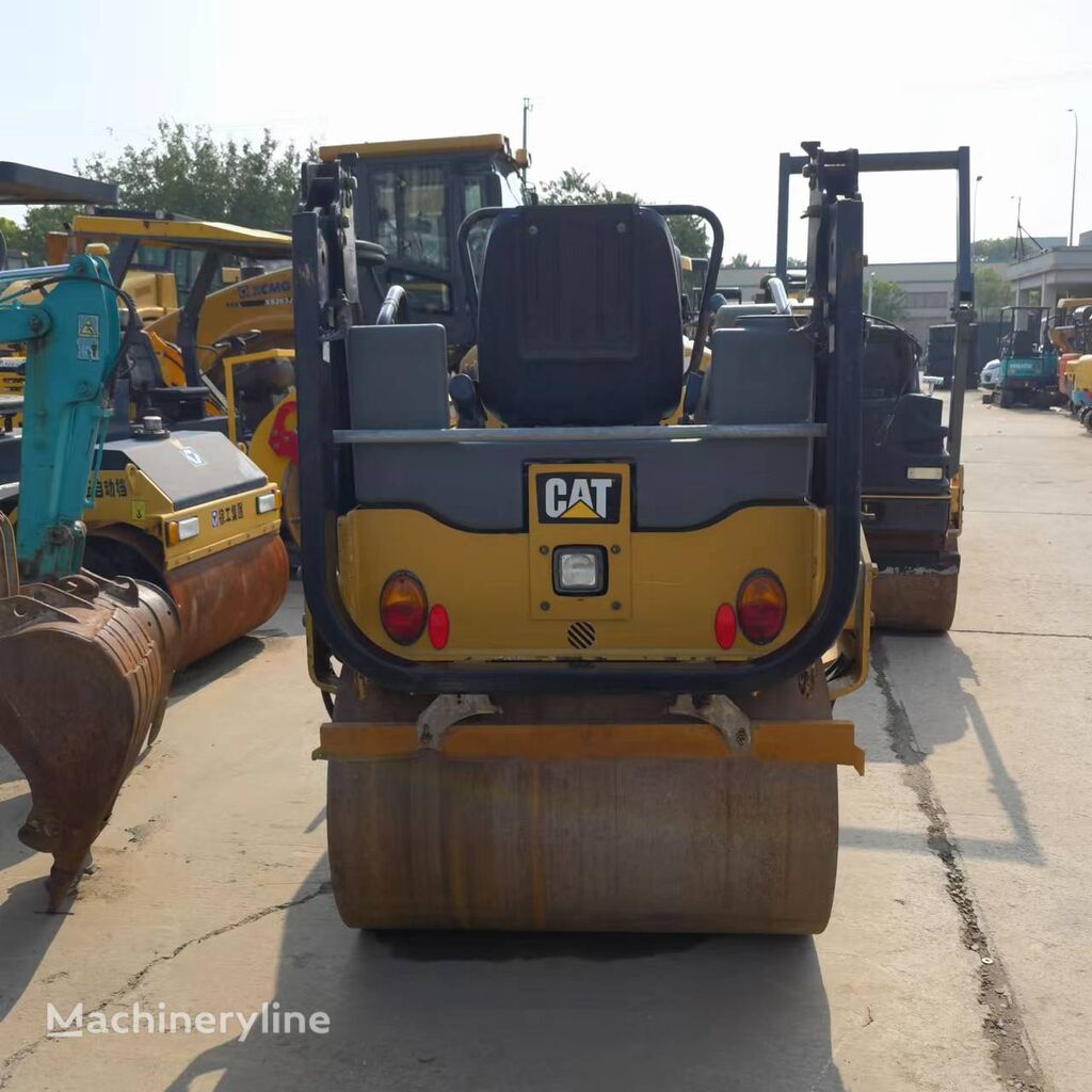 Caterpillar CB24B mali valjak