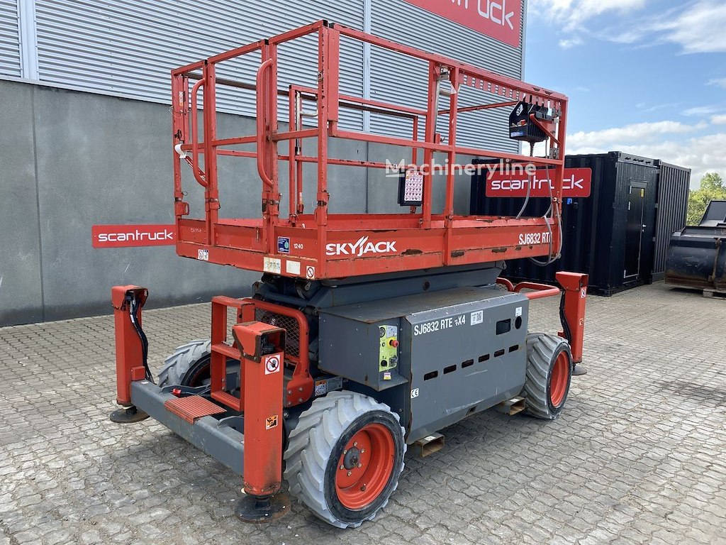 Skyjack SJ6832 RTE makazasta platforma