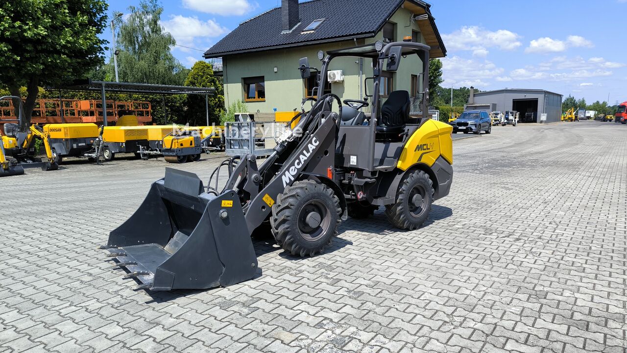 Novi Mecalac MCL 4 multifunkcionalni utovarivač
