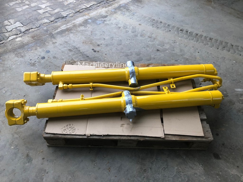 Komatsu D65-15 EX/PX Blade Lift Cylinder OEM 707-02-X0220 hidraulični cilindar