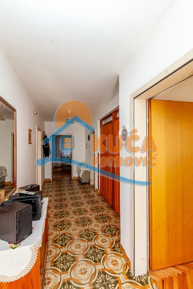 Na prodaju kuća na Ledenoj steni, 200m2