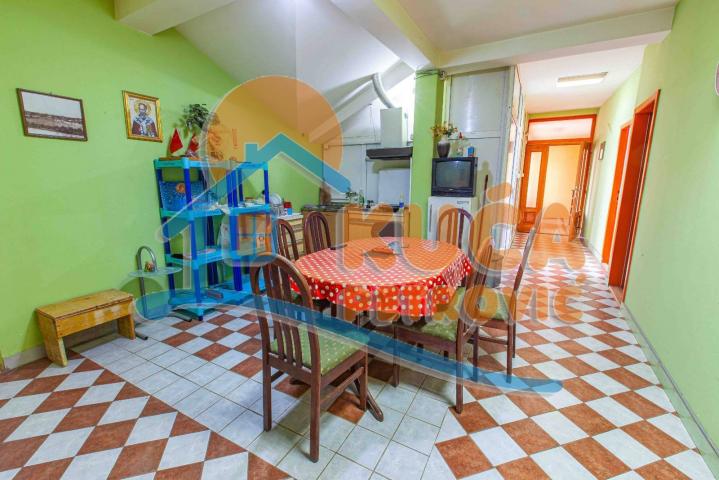 Kuća u Donjoj Vrežini, 660m2
