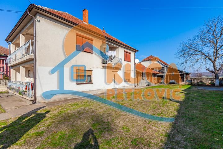Odlično seosko domaćinstvo, kuća 220m2, 2 pomoć. objekta 300 + 100m2, plac 13.58ari, Donja Toponica