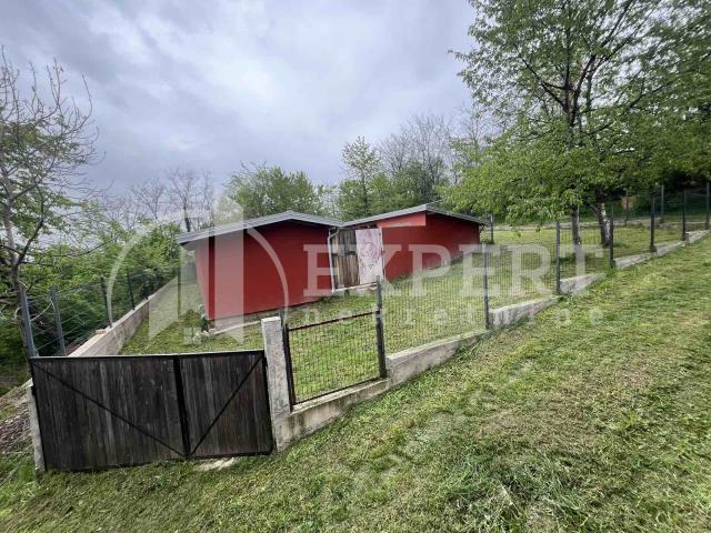 Retka ponuda! Odličan plac 401m2, sa objektom, iznad Amerikanca, Kovanlučka
