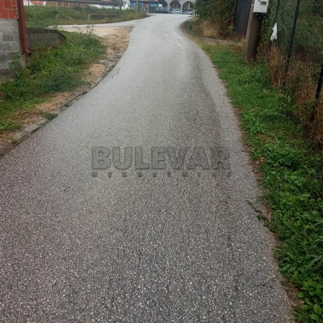 Izuzetna ponuda, dve zgrade, porodična 160 m2, pomoćna 70 m2, na placu 5596 m2 pogodnom za izgradnju
