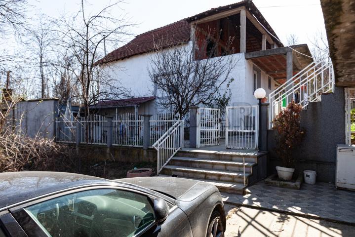 Fina porodična kuća 290m2, sa prelepim pogledom, iznad hotela Panorama