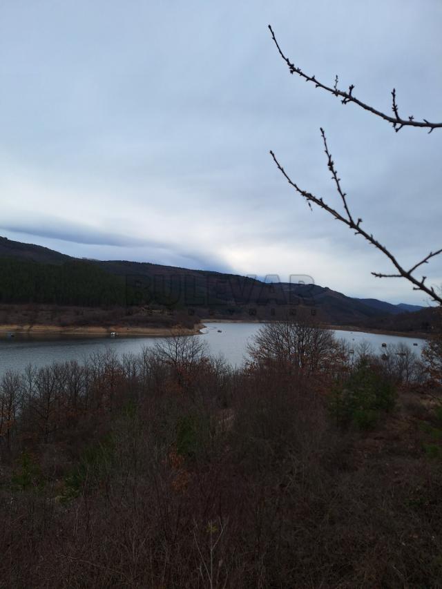 Plac 750m2, Zavojsko jezero
