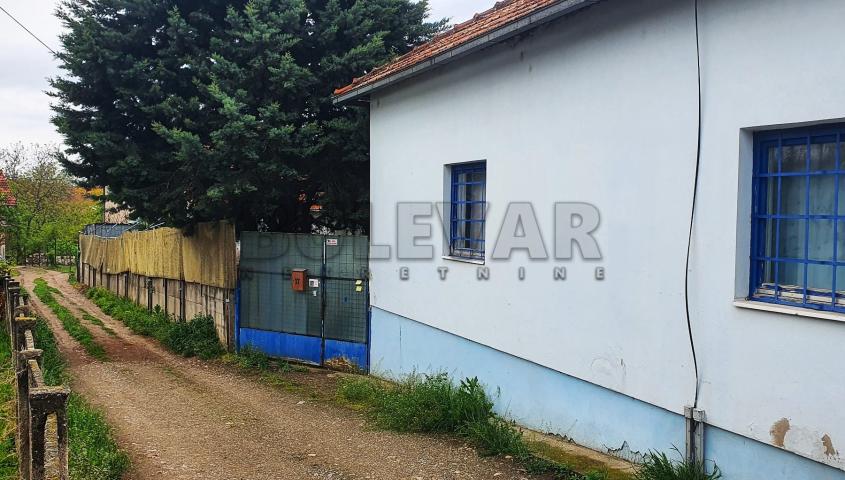 Odličan stambeno poslovni objekat,  294m2, plac 606m2, Donji Komren blizu Idee