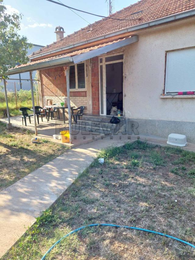 Porodična kuća, Kuršumlija, 10,5 ara plac