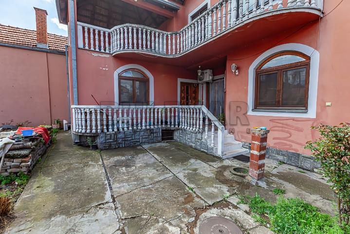Odlična porodična kuća, 200 m2