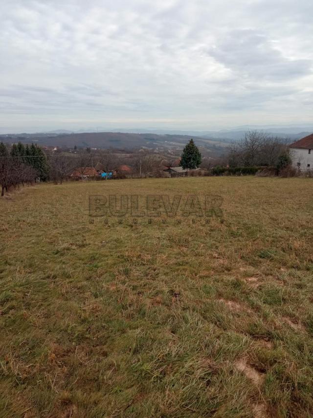 Plac u Ramaći kod Kragujevca - voćnjak i njiva, površine 12433 m2, dozvoljena gradnja