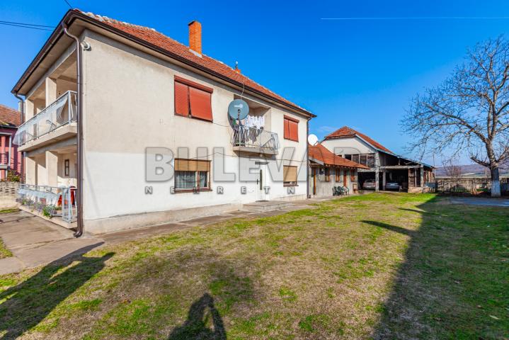 Odlično seosko domaćinstvo, kuća 220m2, 2 pomoć. objekta 300 + 100m2, plac 13.58ari, Donja Toponica