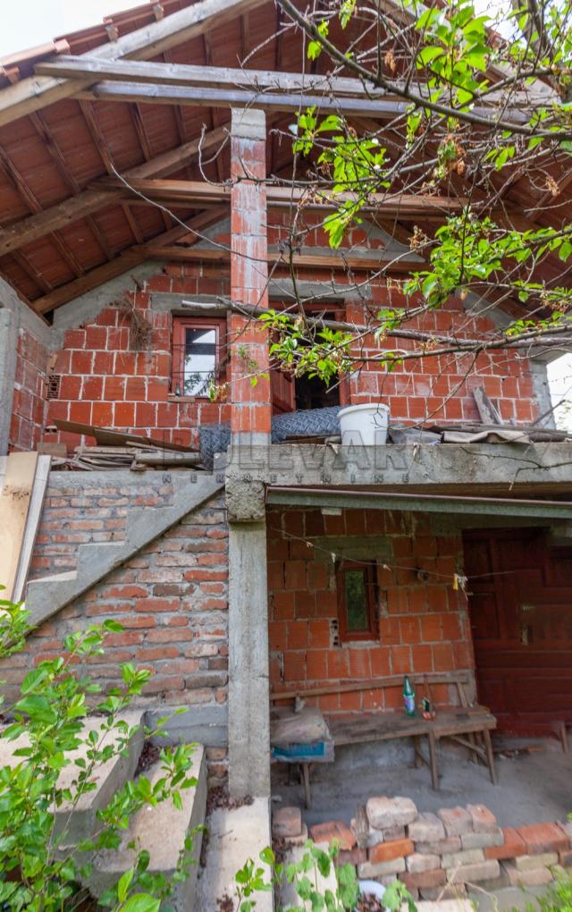 Vikendica, Delijski Vis, 80 m2