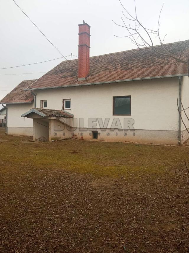 Novo Selo, Velika Plana, kuća 89 m2, pomoćni objekti 73m2 i 61m2, plac 2496 m2