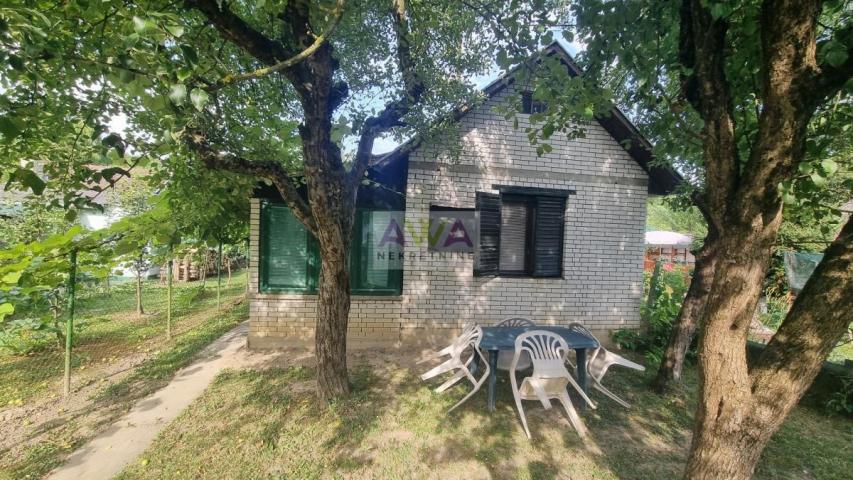 Kupusina – Vikend naselje Pčela. Vikendica 38m²