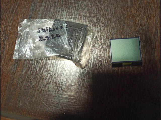 ericsson r320 lcd nov komplet kao sa slika