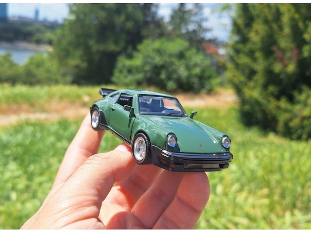 PORSCHE 911 turbo, metalni auto 1:36