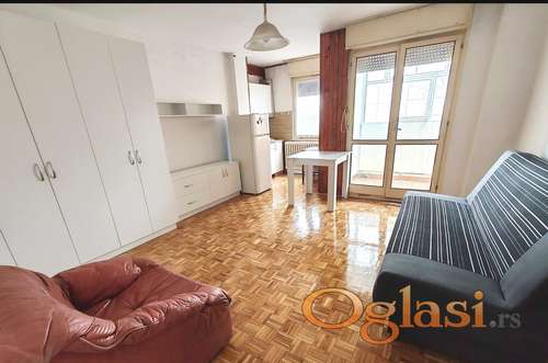 Liman top lokacija - izdaje se veća garsonjera od 30m2!