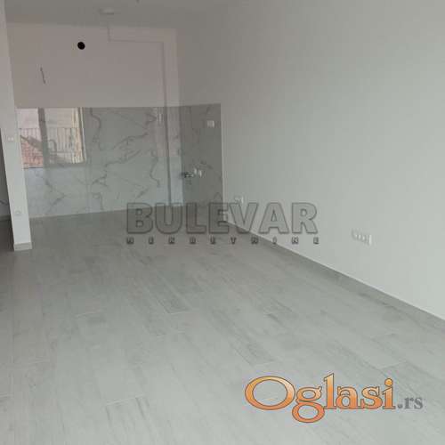 Kragujevac, izuzetna lokacija - Izdavanje, stan za kancelarijski prostor, 2.sprat, 44 m2