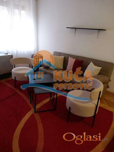 Izdaje se dvosoban stan kod Saborne crkve, 56m2