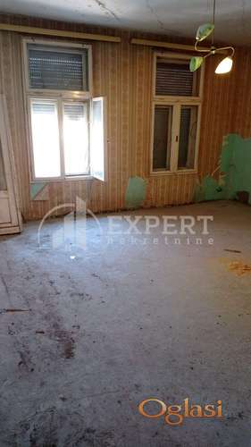 Izdaje se sprat kuće u centru Aleksinca, 70m2, na prvom spratu