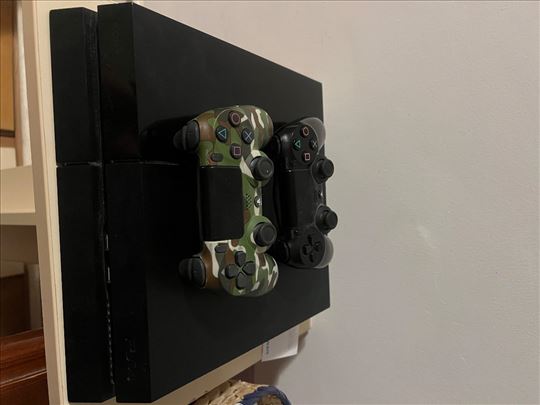 Playstation 4 sa 12 igrica