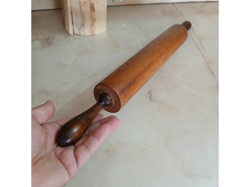 Velika stara oklagija-puno drvo,duzine 50,5 cm-hrast?