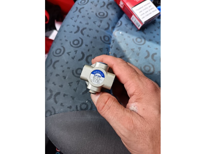 AirTAC SDR200-06 pneumatski regulator/reduktor pritiska