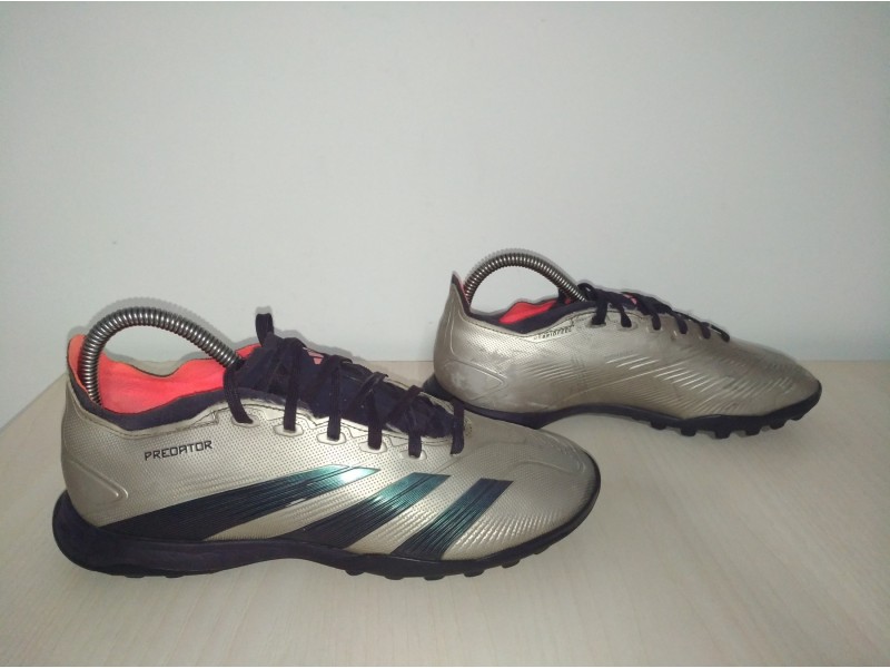 Adidas predator patike za fudbal br 40 ( 24,5 cm)