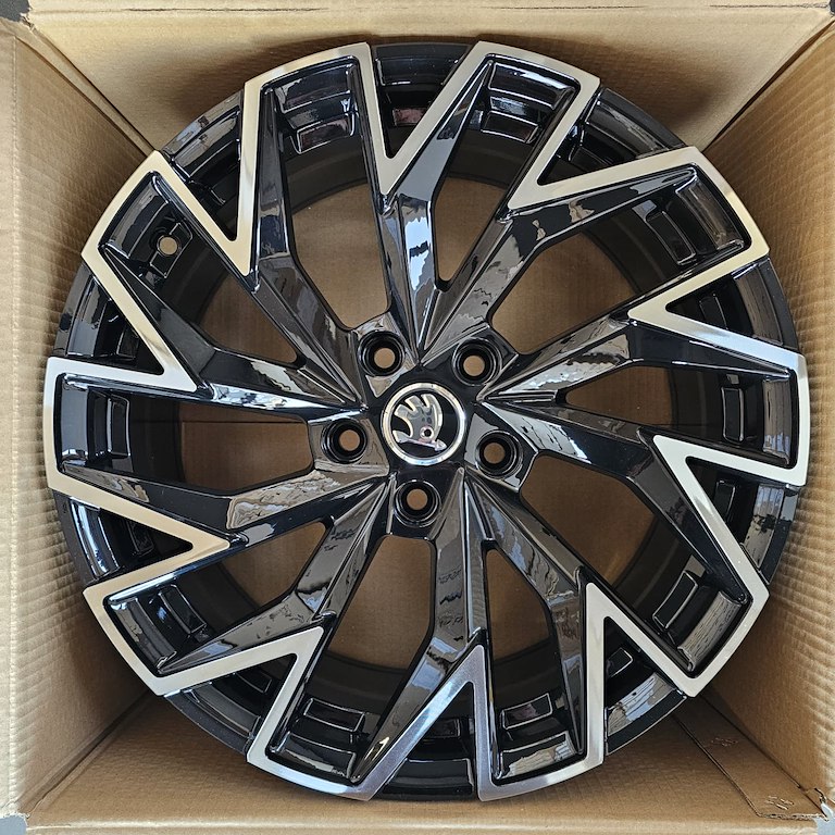 ALU FELNE
8j x19 ET44 5x112