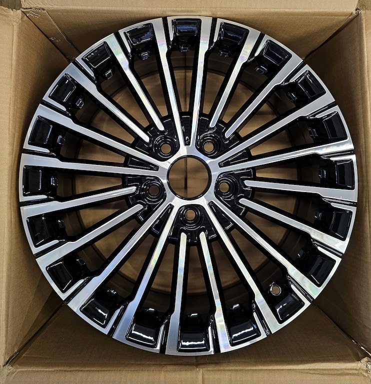 ALU FELNE
7J x18 ET44.5 5x120
