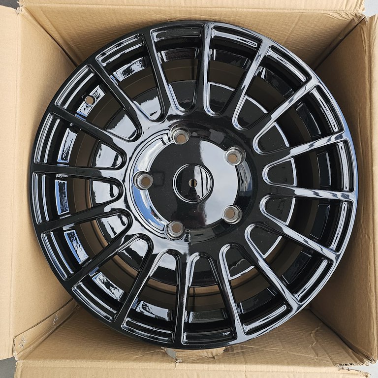 ALU FELNE
8j x18 ET50 5x160