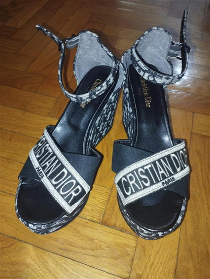 Nove sandale br.40