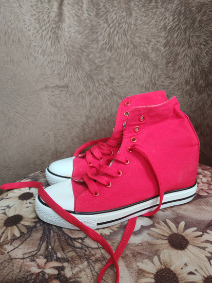 Patike Nove 37