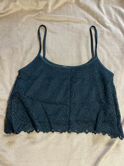 Crni čipkani crop top S