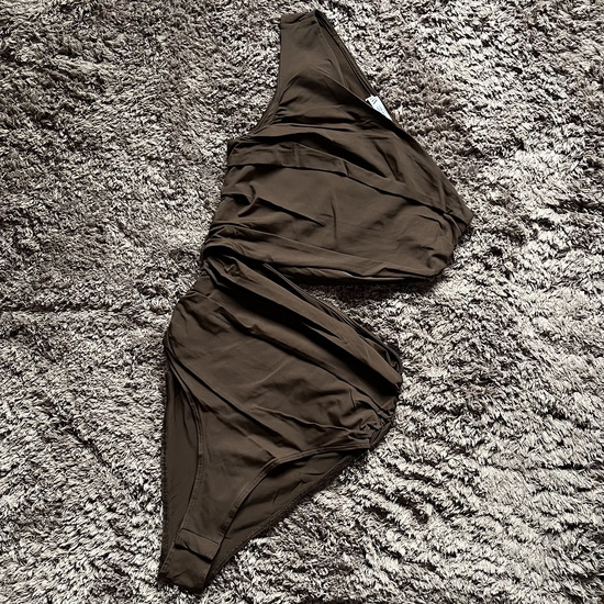 Zara body sa prorezom