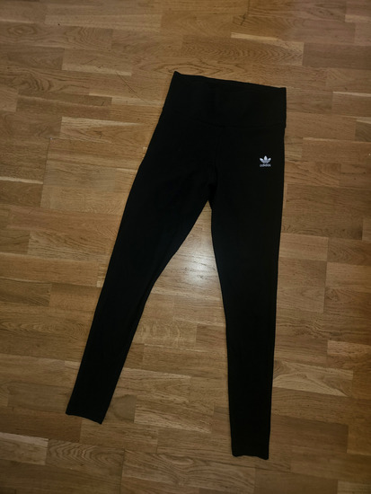 ADIDAS crne rebraste helanke