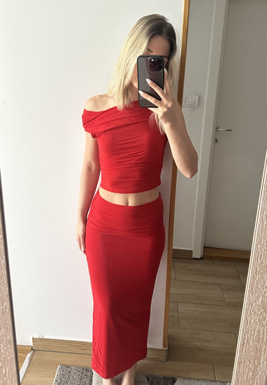 Komplet top i suknja