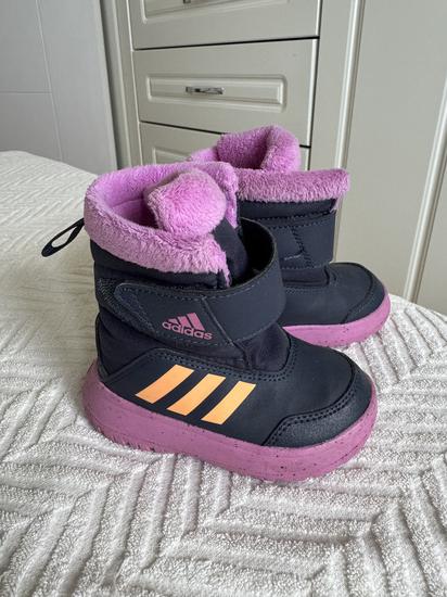 Adidas cizmice 23